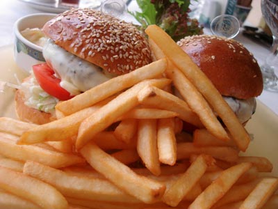 Burger Review: Sheraton Hotel – 2:48AM – Entertaining Kuwait since 2003